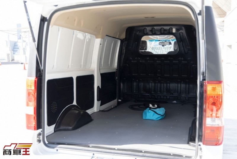 加強全面質量管理 日本 folofly 旗下 DFSK 純電商車展開出廠前檢查